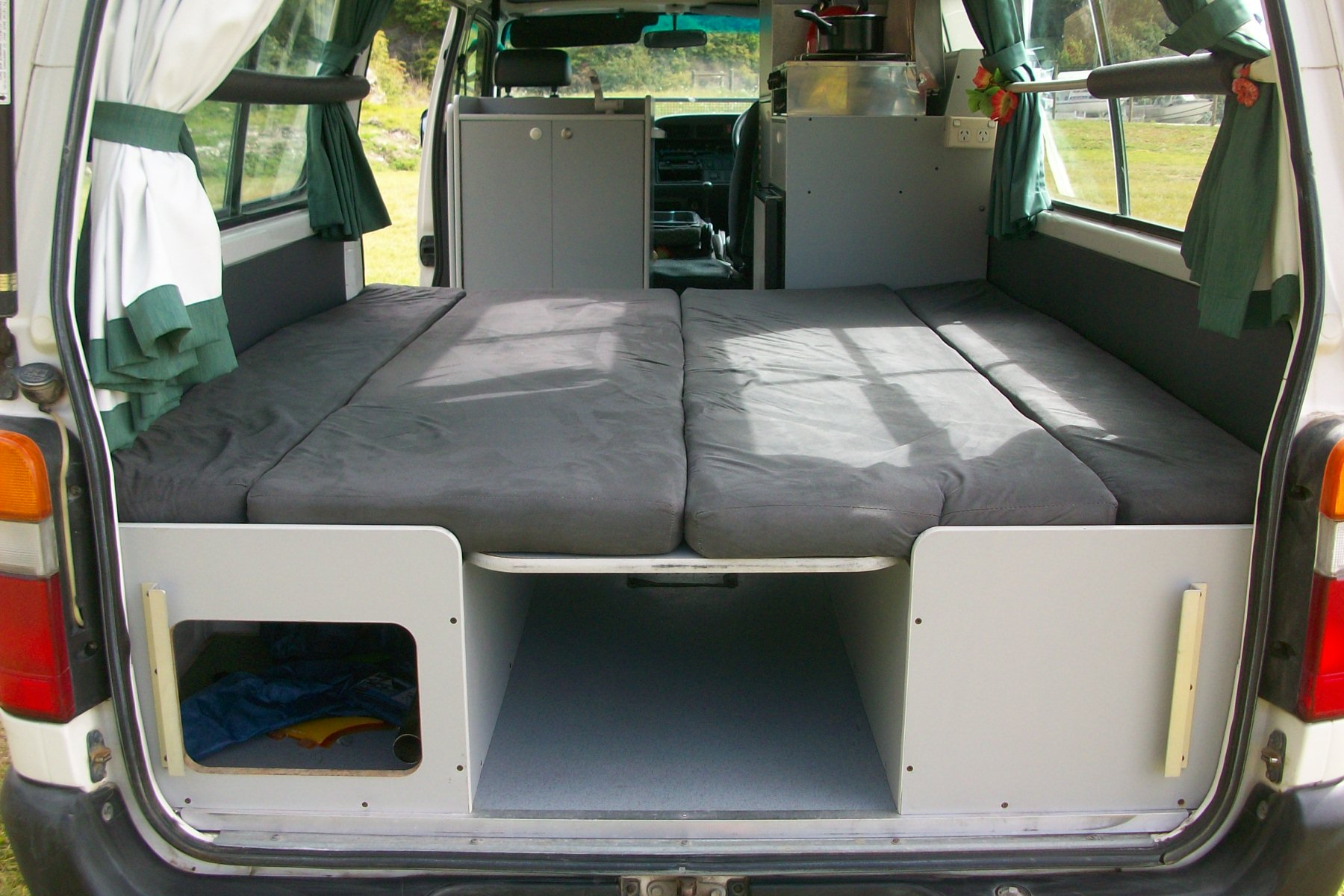 van3 – PiwiWiwi – New Zealand Campervan Rentals